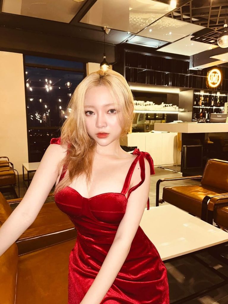 50+ Ảnh Linh Chichan (Hoàng Nguyễn Linh Chi) cute, sexy nhất