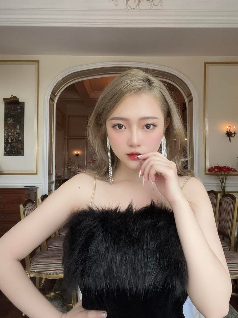 50+ Ảnh Linh Chichan (Hoàng Nguyễn Linh Chi) cute, sexy nhất